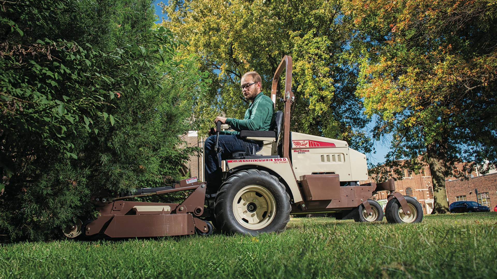 Grasshopper 900D Zero Turn Mower | Delecca's